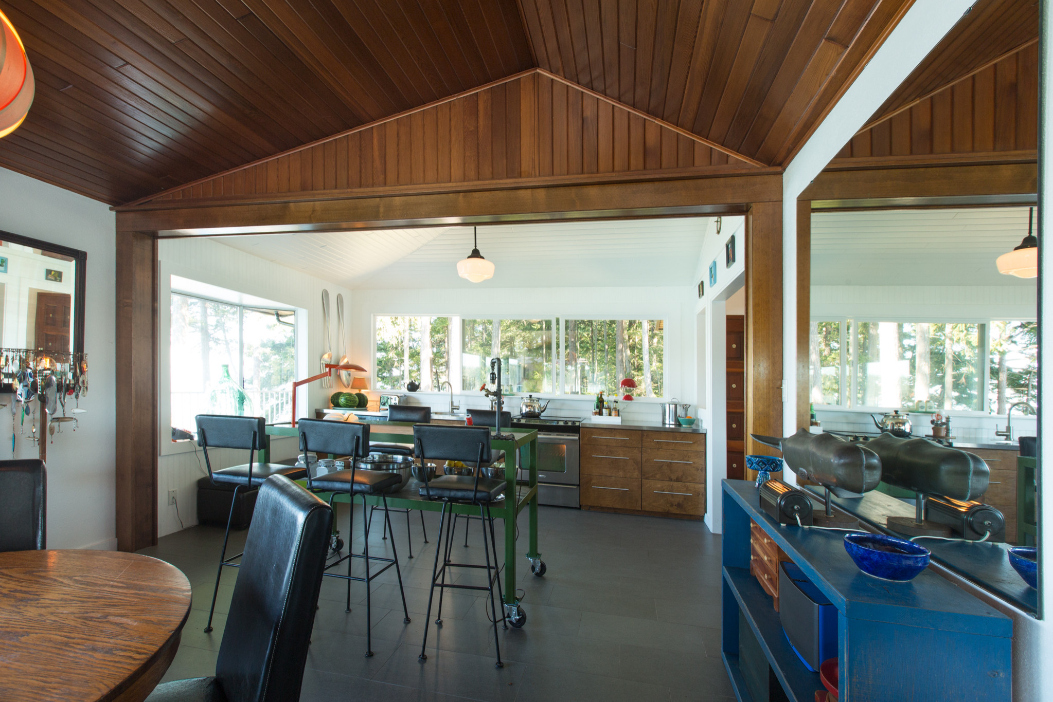 Houzz Tour: Designers Get Creative With Their Island Getaway