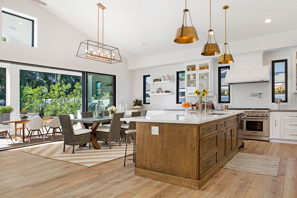 Houzz TV: A 1960s Teardown Turns Bright and Airy Modern Farmhouse ...