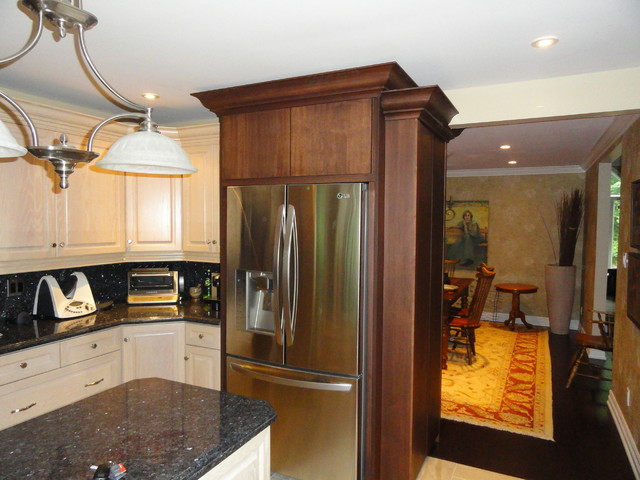 How to hide a massive refrigerator - Contemporain - Cuisine - Toronto ...