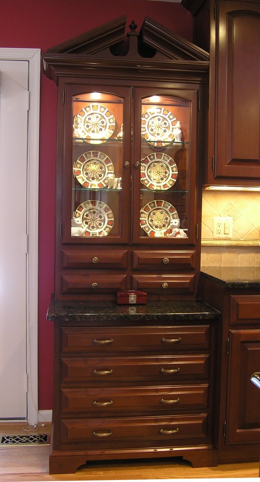 Hull Kitchen 2 - Traditional - Kitchen - DC Metro - by Cameo Kitchens ...