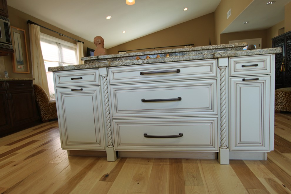 Huntington Beach kitchen - Traditional - Kitchen - Orange County - by ...