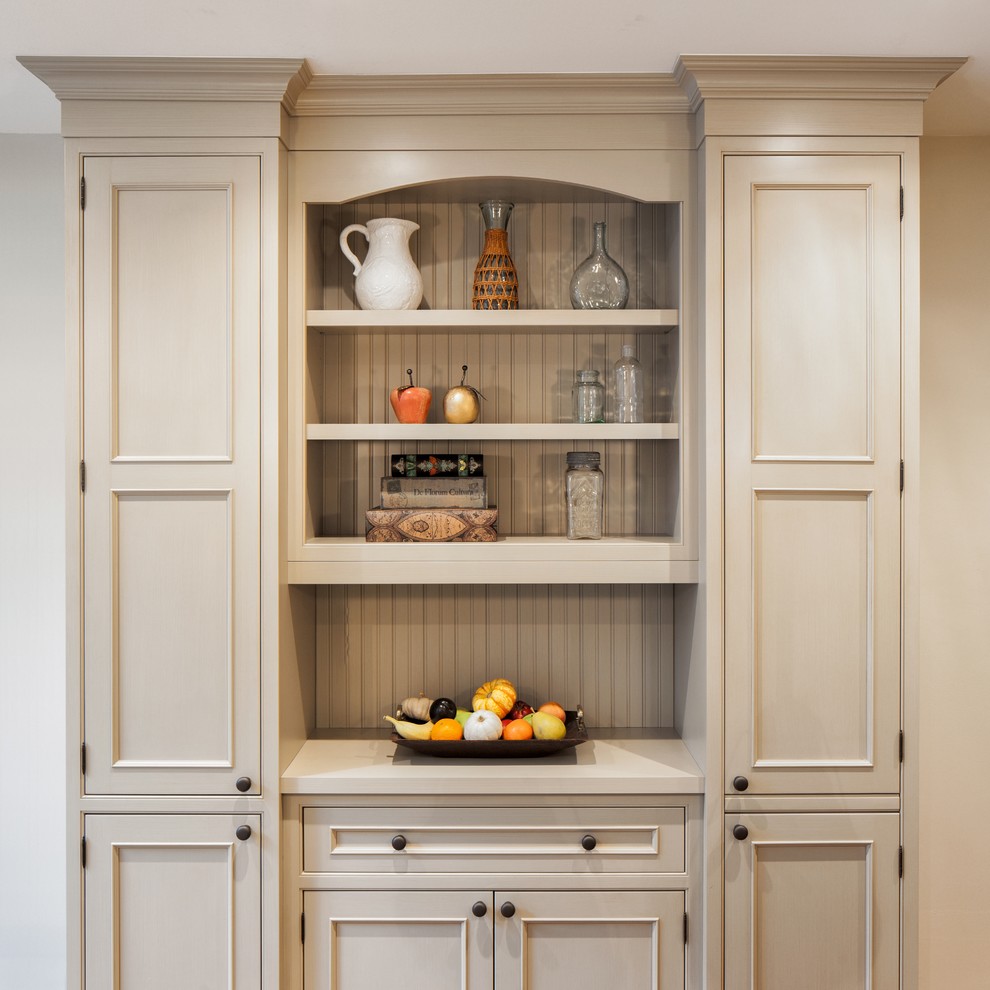 Hutch Unit - Traditional - Kitchen - Toronto - by Davisville Kitchens ...