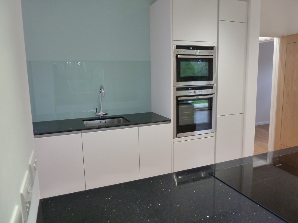 White Matt Lacquer with Silestone and Spekva worktops - Contemporary ...