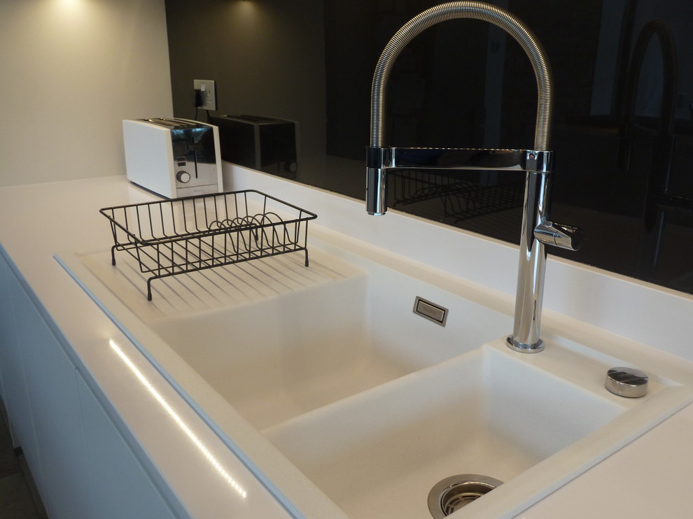 Handless Matt White Kitchen - Contemporary - Kitchen - Berkshire - by ...