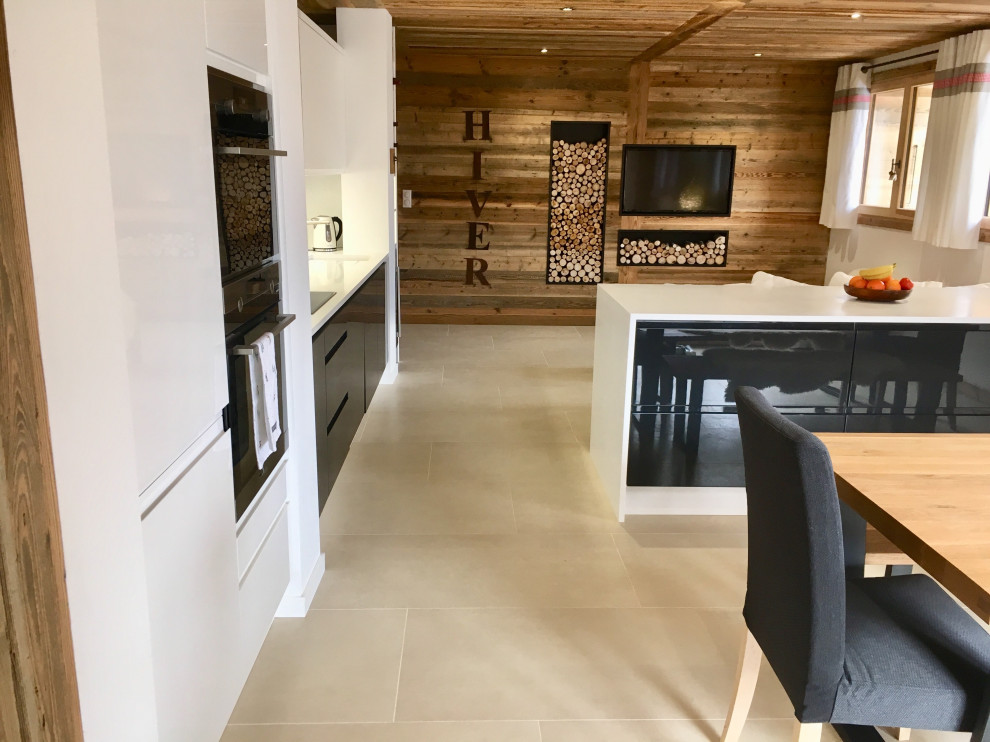 Inline Gloss White & Inline Gloss Anthracite Kitchen with Minerva White ...