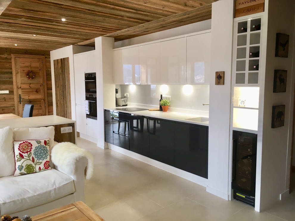 Inline Gloss White & Inline Gloss Anthracite Kitchen with Minerva White ...