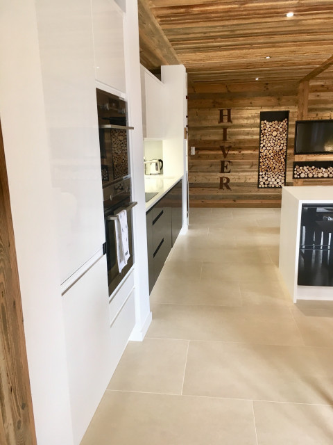 Inline Gloss White & Inline Gloss Anthracite Kitchen with Minerva White ...