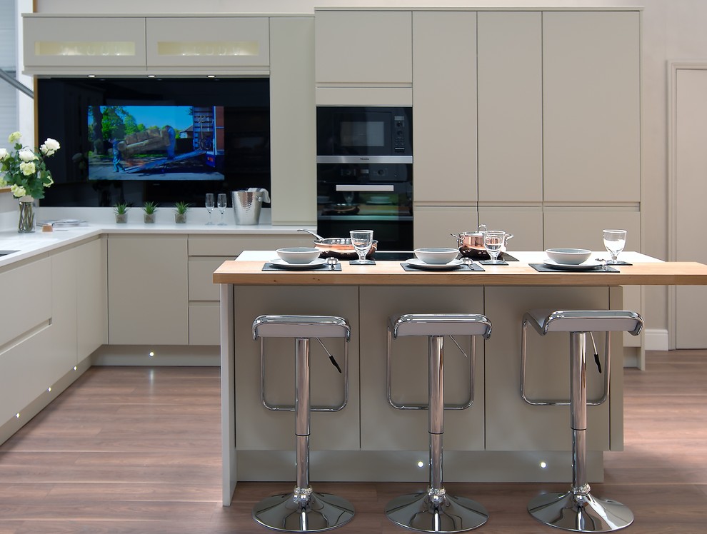 Integrated TV in Kitchen Splashback - Modern - Kitchen ...