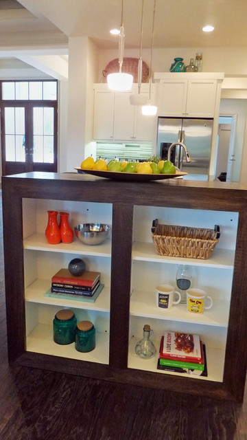 Interesting Interior Design Features of Model Homes - Clásico - Cocina ...