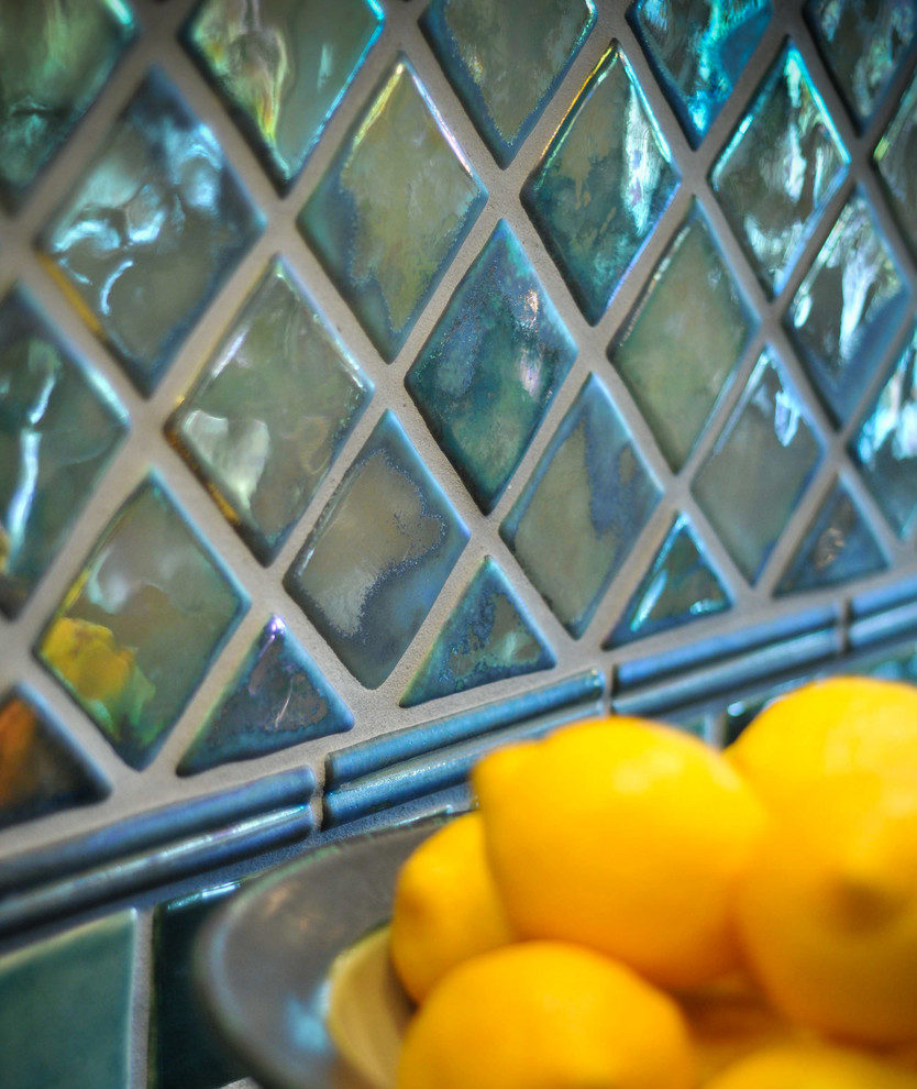 Iridescent Kitchen Backsplash - Kitchen - Detroit - by Pewabic | Houzz UK