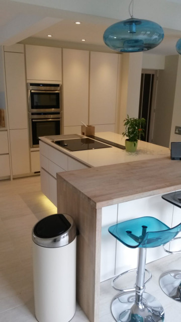 Island with induction hob and downdraft extractor - Contemporain ...