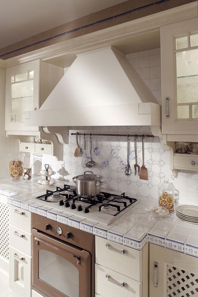 Italian Kitchen Cabinet Organization and Close-up Images - Mediterráneo ...