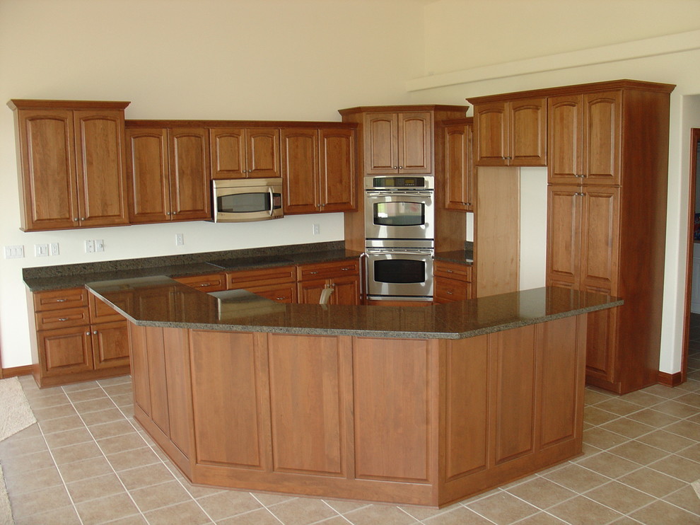 Ivy - Traditional - Kitchen - Cedar Rapids - by Kim Petersen ...