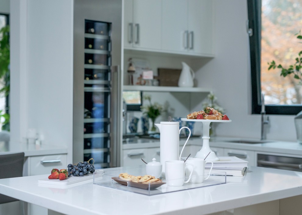 JACKIE GLASS ESSENTIALS - Modern - Kitchen - Toronto - by Jackie Glass ...