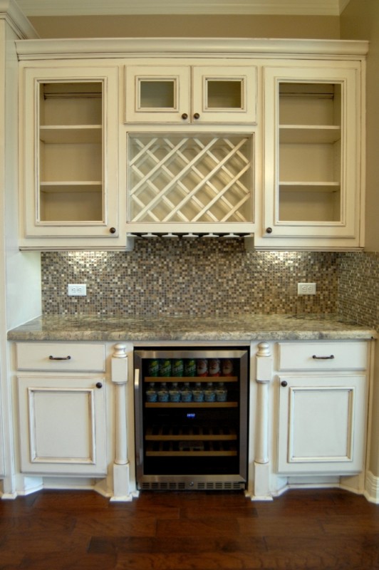 King Custom Homes - Butler's Pantry/Wine Bar - Traditional - Kitchen ...