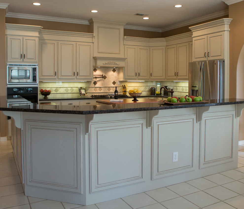 Kirby Kitchen - Traditional - Kitchen - Houston - by Windham ...