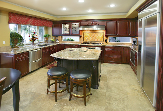 Kitchen & Bathroom Remodel: Ferguson - トラディショナル - キッチン - オレンジカウンティ ...