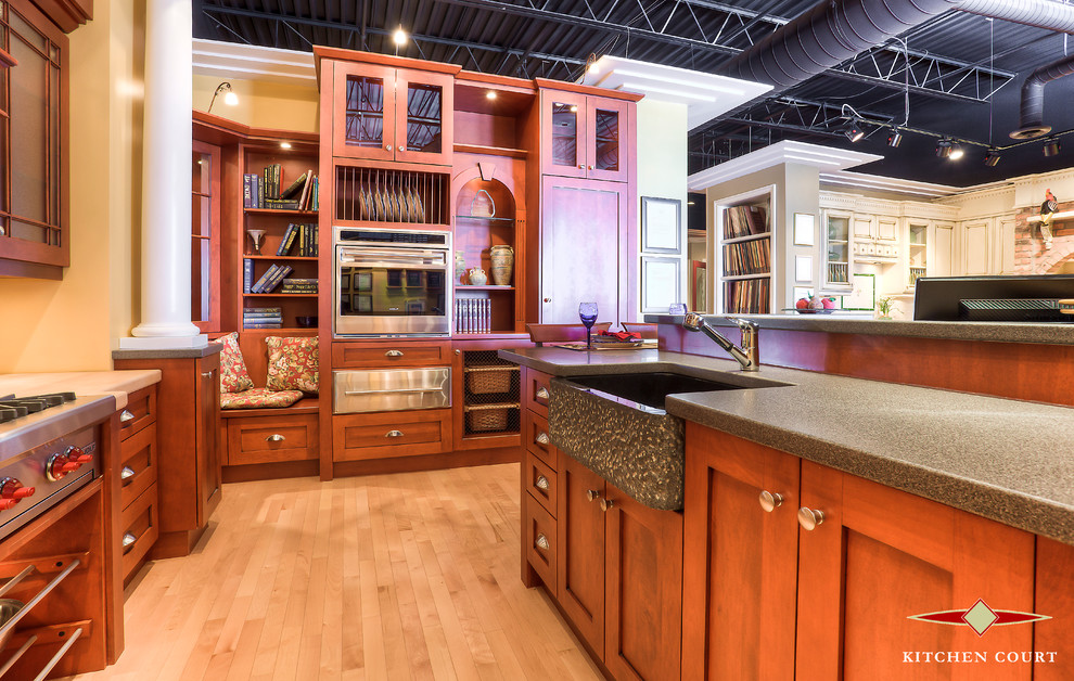 Kitchen & Cabinetry design - Showroom Displays - Traditional - Kitchen ...