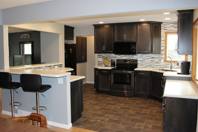 Kitchen Design: Mid Continent Cabinetry, Wilsonart Carrara Countertop ...