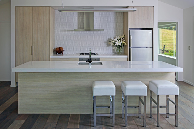 Kitchen featuring Caesarstone Organic White benchtop and Melteca ...