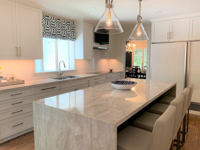 Kitchen Gets a Facelift - Modern - Kitchen - Houston - by K Two Designs ...