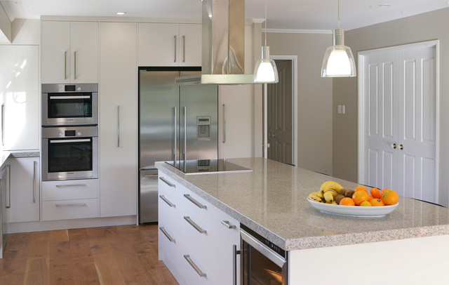 Kitchen Island featuring hob and canopy with wine chiller ...