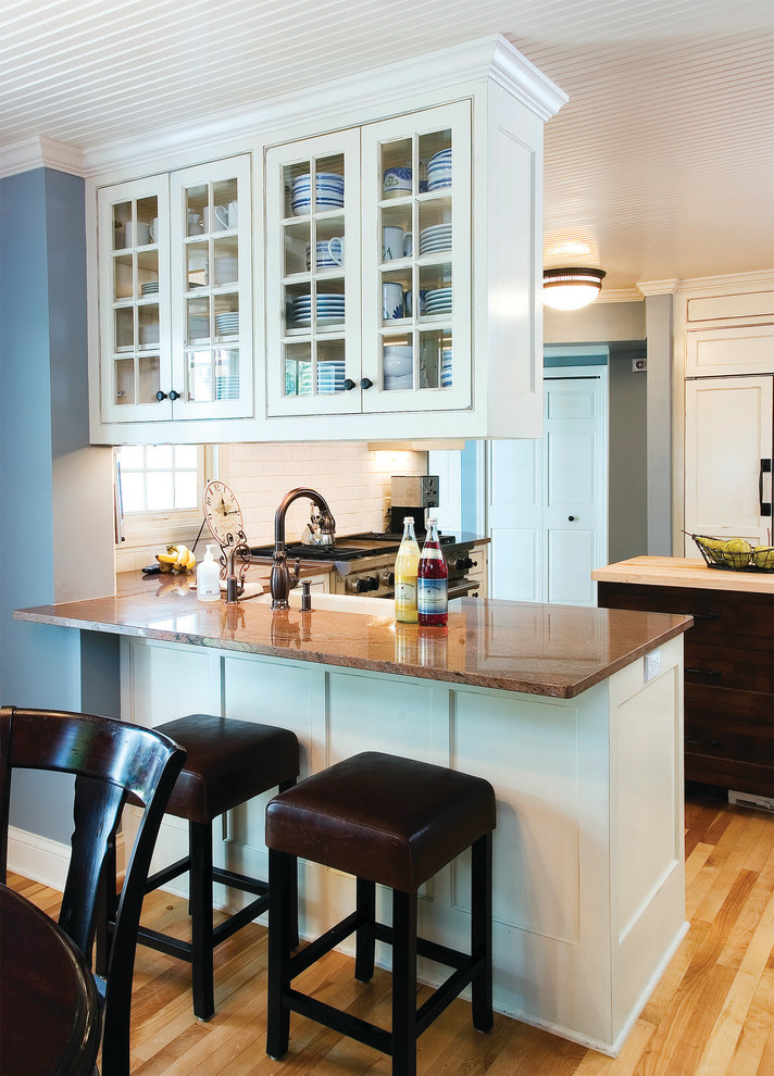 Kitchen peninsula with bar seating - Traditional - Kitchen ...