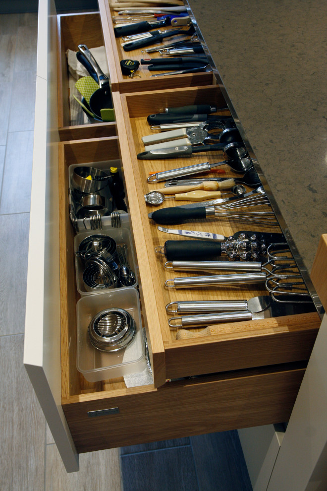 Kitchen utensil drawers - Modern - Kitchen - Buckinghamshire - by Mark ...