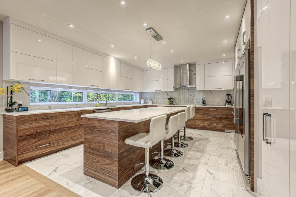 Kitchen walnut UV veneer and HG white acrylic - Modern - Kitchen ...