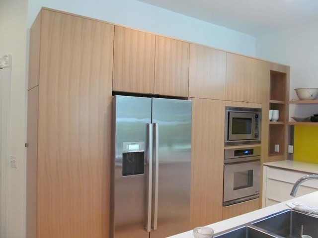 Kitchen with Rift Cut White Oak and High Gloss White - Contemporary ...