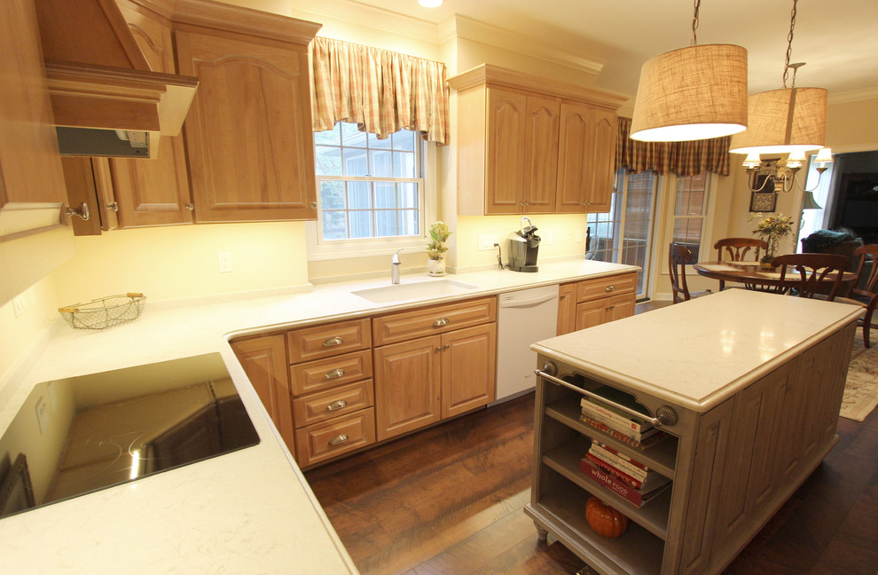Knotty Alder Peppercorn Island with Taj Royal Quartz Countertop ...