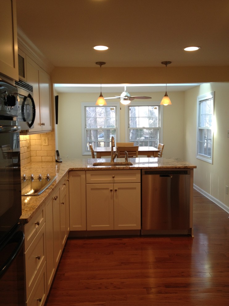 Kraftmaid-Deveron-Dove White w/Sensa Caroline Summer Granite ...