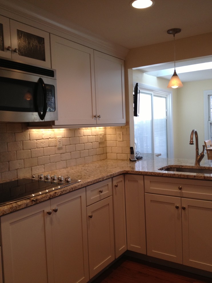 Kraftmaid-Deveron-Dove White w/Sensa Caroline Summer Granite ...