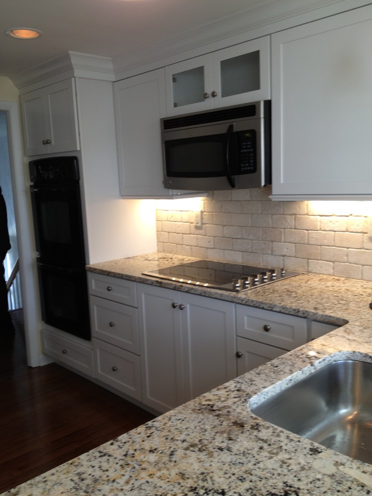 Kraftmaid-Deveron-Dove White w/Sensa Caroline Summer Granite ...