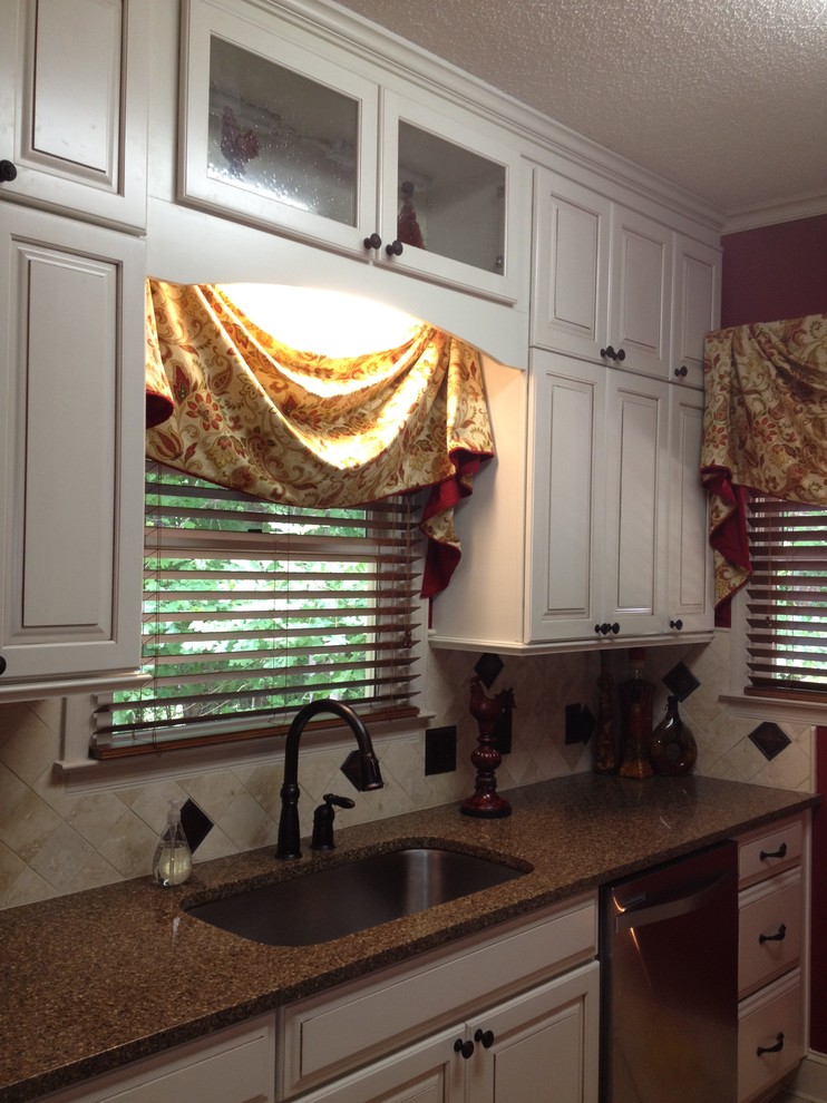 Kraftmaid Montclair Canvas with Cocoa - Traditional - Kitchen ...