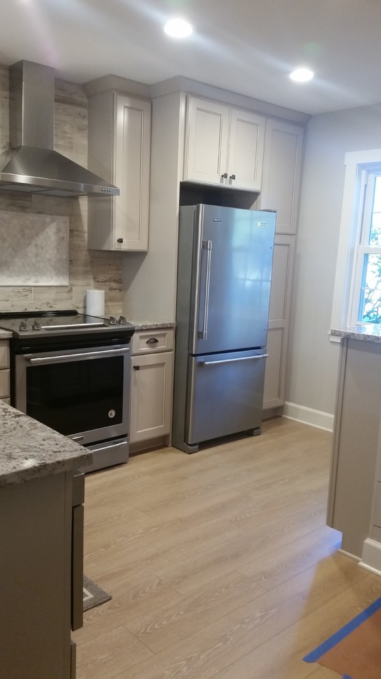 Kraftmaid Ruxton Maple- Chai with Cocoa Glaze - Farmhouse - Kitchen ...