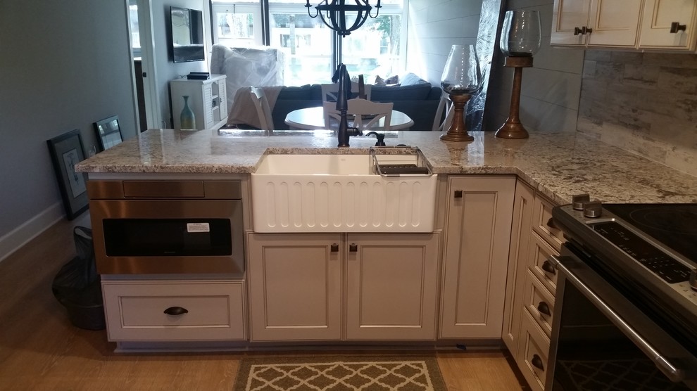 Kraftmaid Ruxton Maple- Chai with Cocoa Glaze - Farmhouse - Kitchen ...