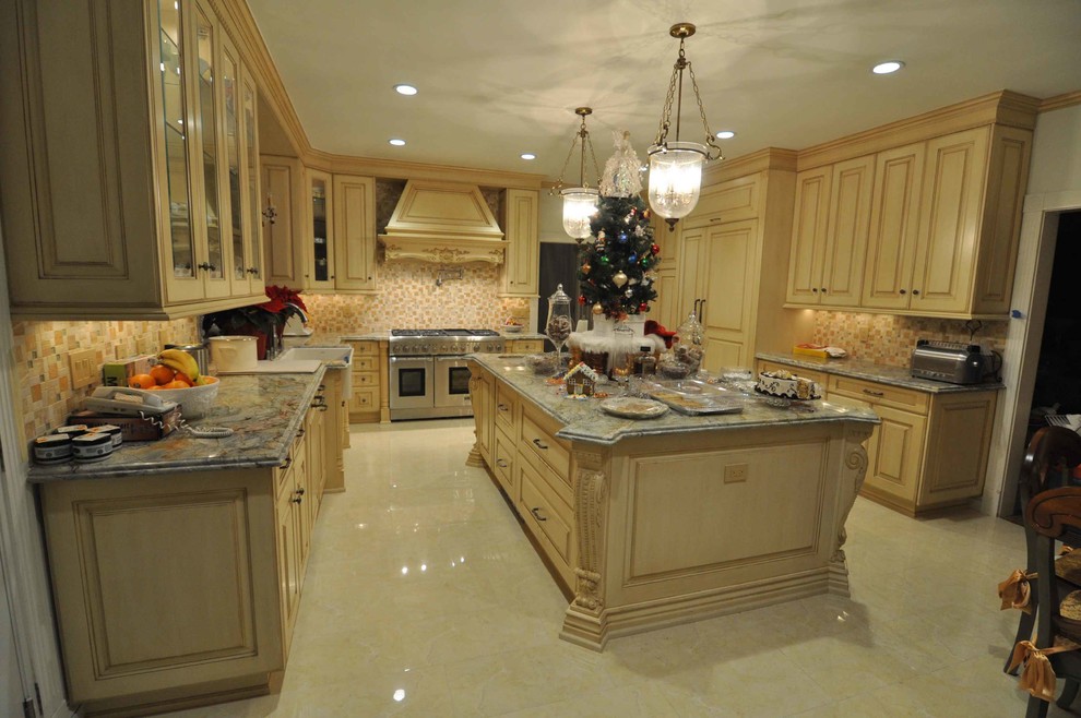 LA CANADA CHEVY CHASE DRIVE - Traditional - Kitchen - Los Angeles - by ...