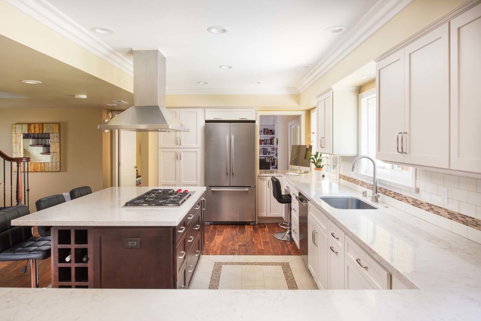 La Mesa Kitchen Remodel with Dark Island Cabinets - Classique - Cuisine ...