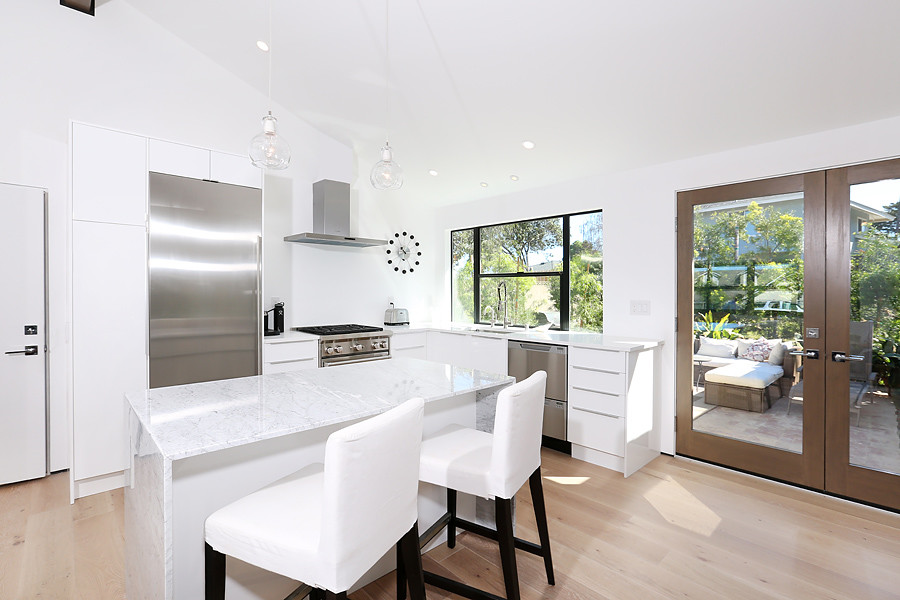 Laguna Beach California Ranch-Style Makeover - Modern - Kitchen ...