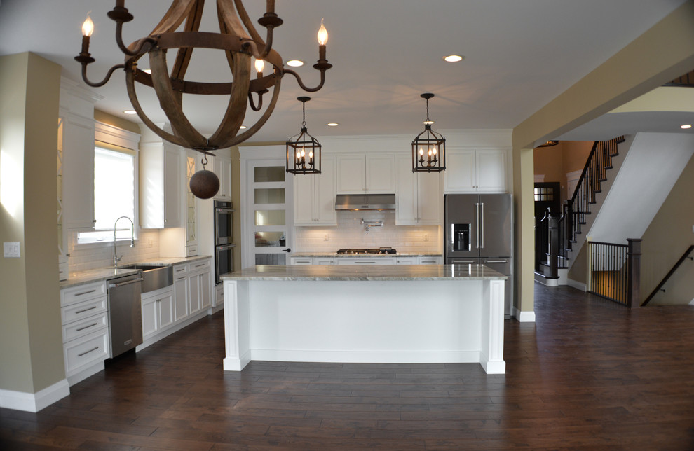 Lakeshore Traditional Two-Story - Traditional - Kitchen - Toronto - by ...