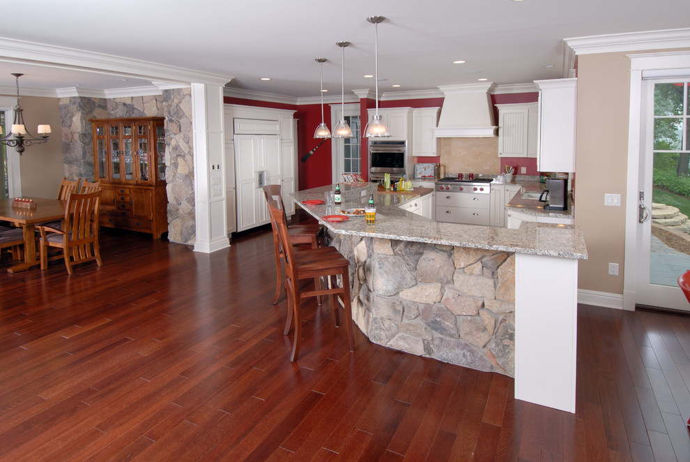 Lakeside Kitchen - Traditional - Kitchen - Other - by Bella Domicile ...
