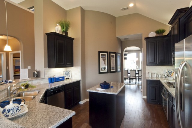 Landon Homes- Lakeview 4850 Riverside Model - Classique - Cuisine ...