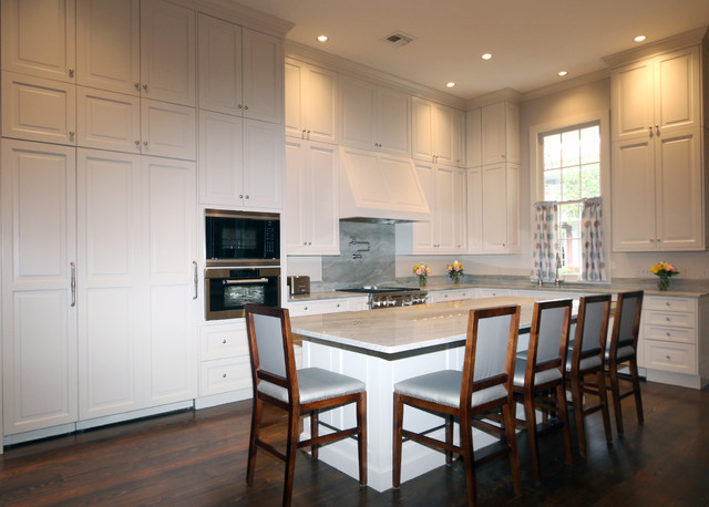 Large Eat in Kitchen with Floor to Ceiling Brookhaven Cabinetry ...