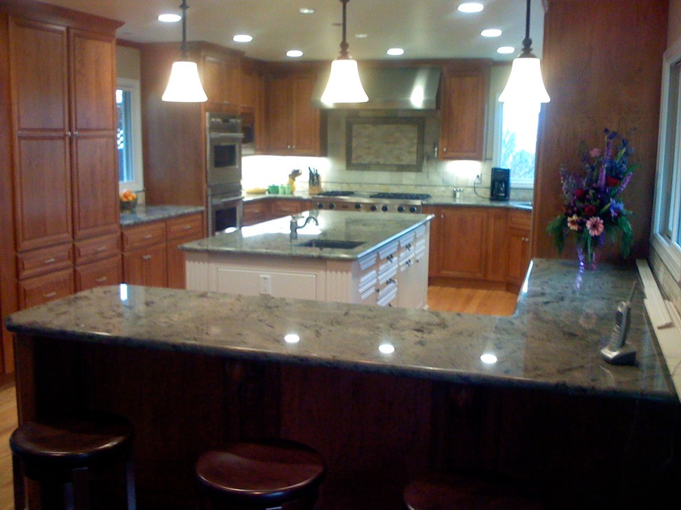 Large Family Kitchen - Traditional - Kitchen - San Francisco - by Jenny ...