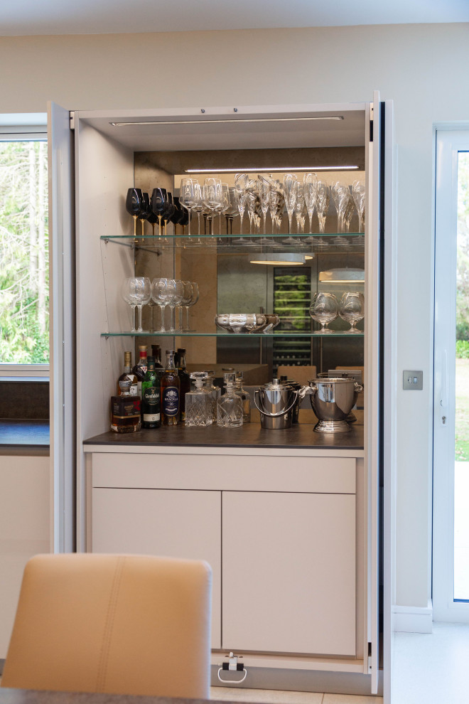 Leicht by Vogue Kitchens - Smart Open Plan Kitchen in NW London - Bar ...