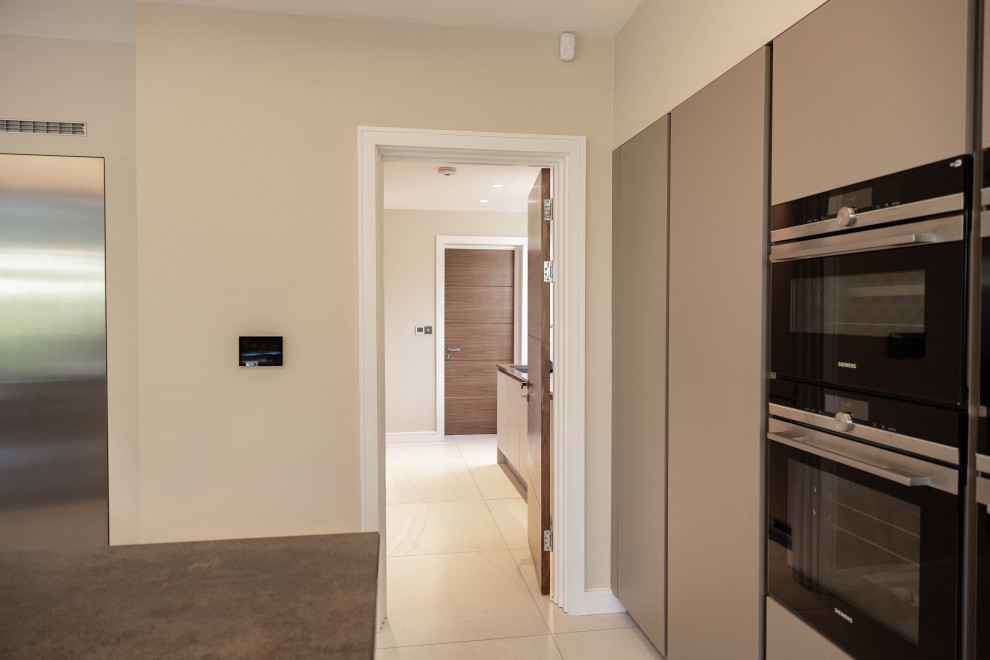 Leicht by Vogue Kitchens - Smart Open Plan Kitchen in NW London ...