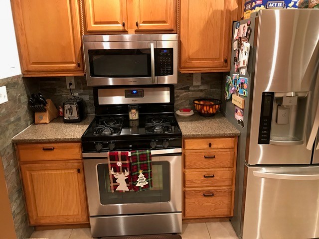 LX Viatera Royal Teak Quartz - Traditional - Kitchen - Chicago - by ...