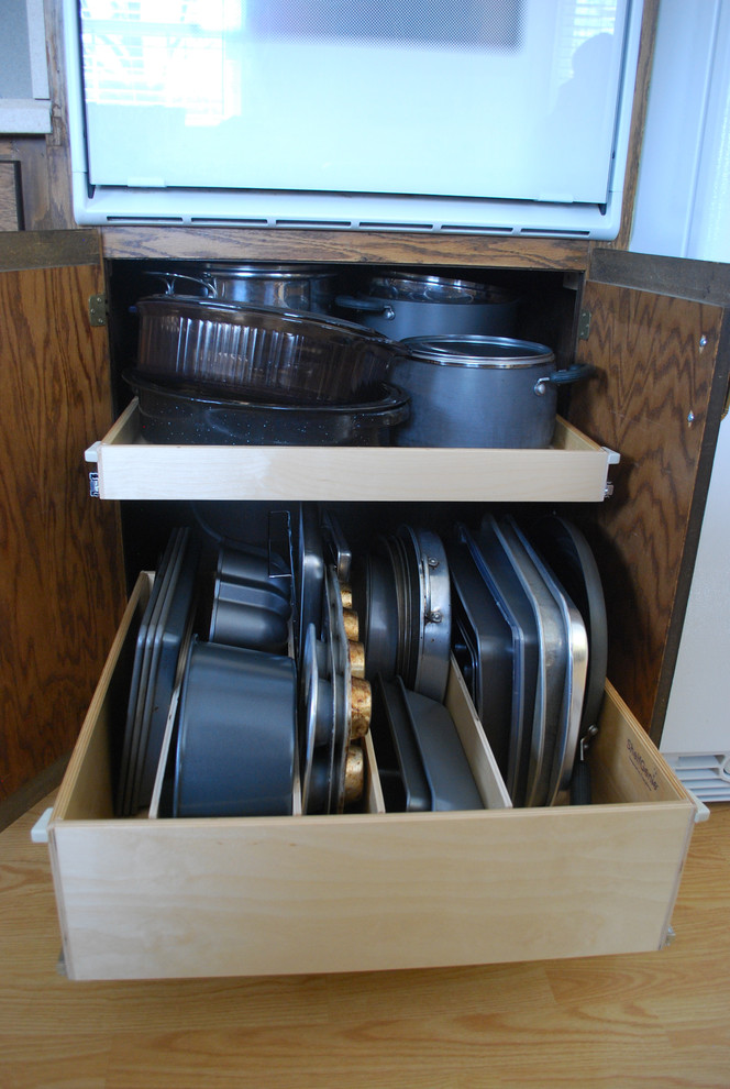 Lids, Pots, & Pans - Traditional - Kitchen - Columbus - by ShelfGenie ...