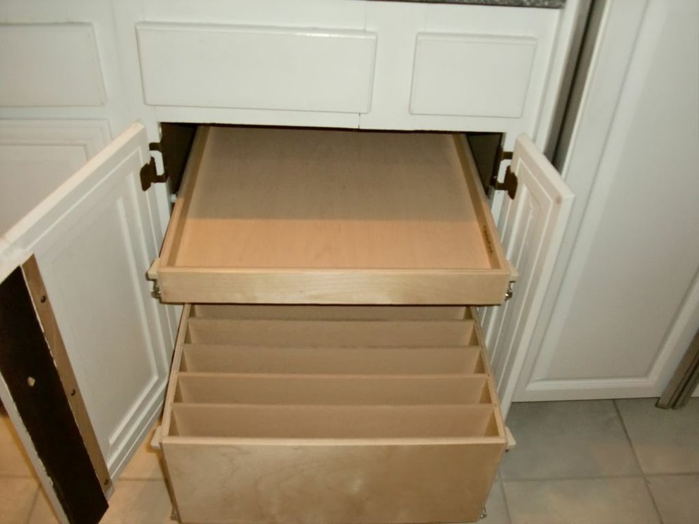 Lids, Pots, & Pans - Traditional - Kitchen - Columbus - by ShelfGenie ...